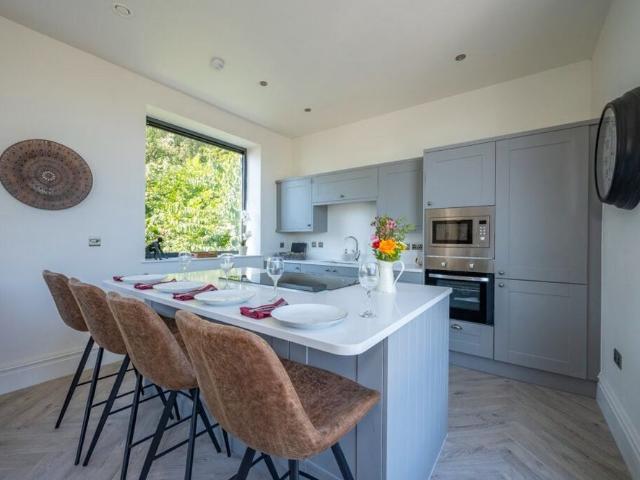 4 Bed Flat, Cliff Oaks, LS12