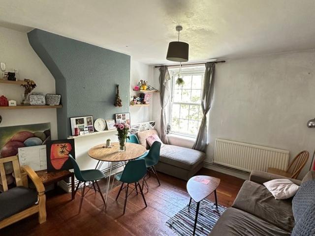 4 Bed Flat, Clive House, SW8