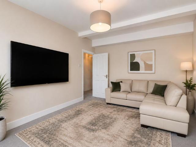 4 Bed Flat, Denning Avenue, CR0