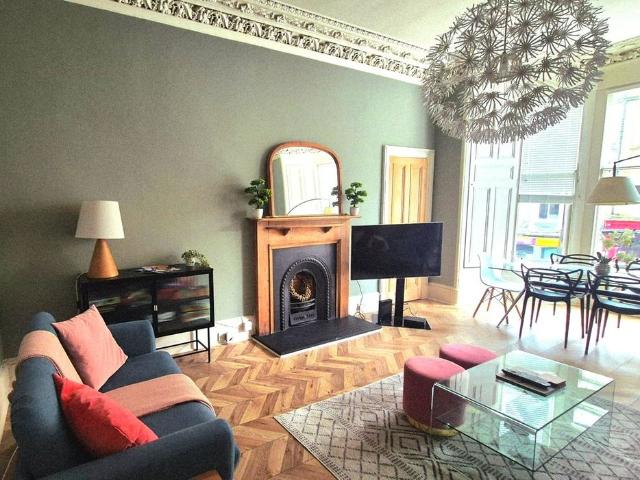 4 Bed Flat, Edinburgh, EH1