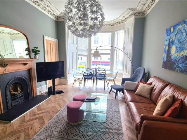 4 Bed Flat, Edinburgh, EH1