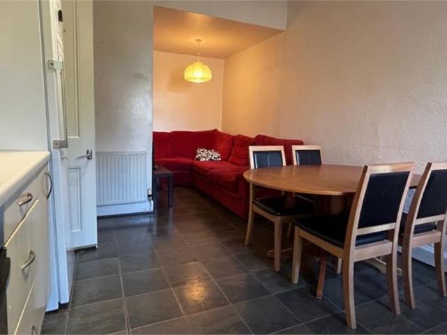 4 bed flat for rent in Newington
