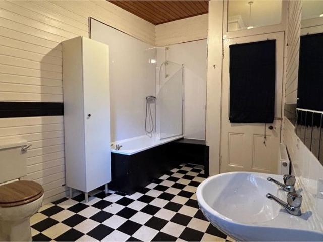 4 bed flat for rent in Newington