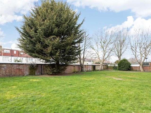4 bed flat for sale
