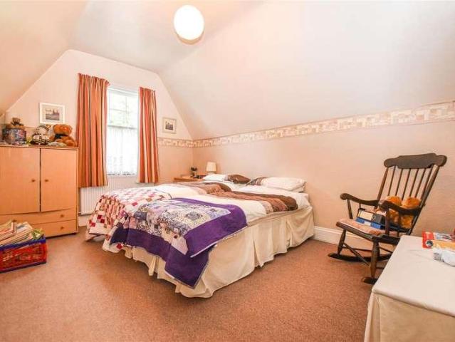 4 bed flat for sale