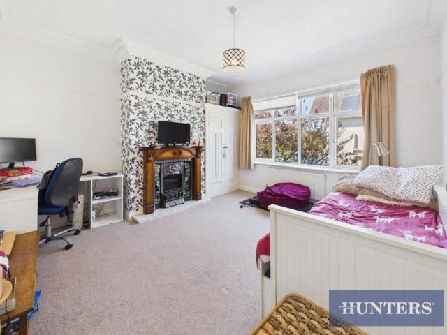 4 bed flat for sale