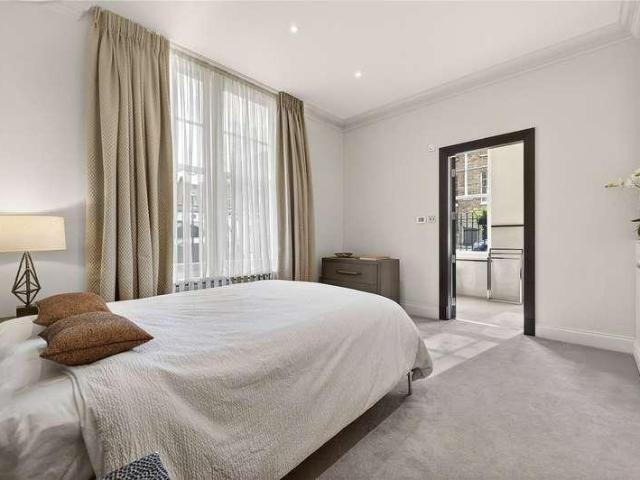 4 bed flat for sale