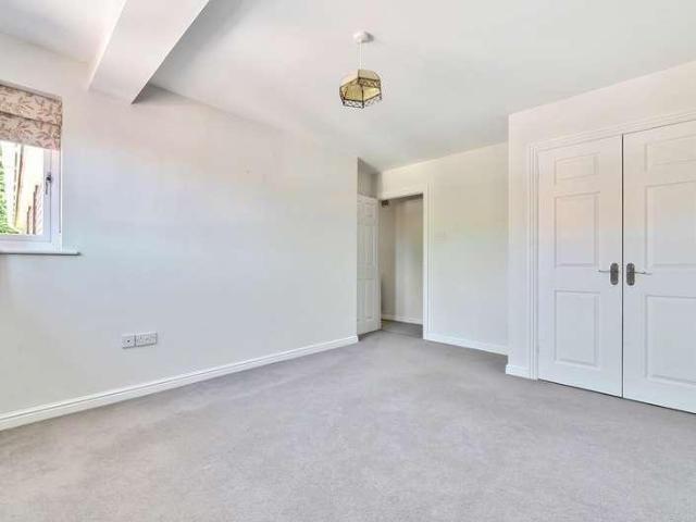4 bed flat for sale