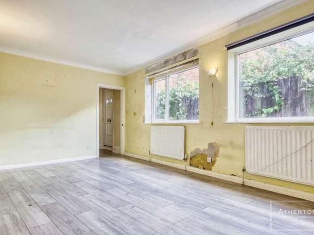 4 bed flat for sale