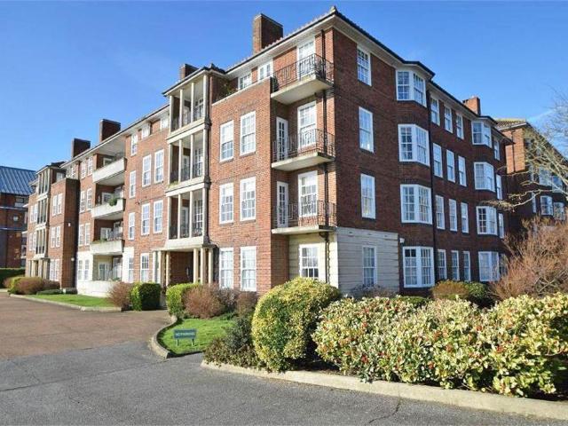 4 bed flat for sale