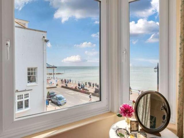 4 bed flat for sale