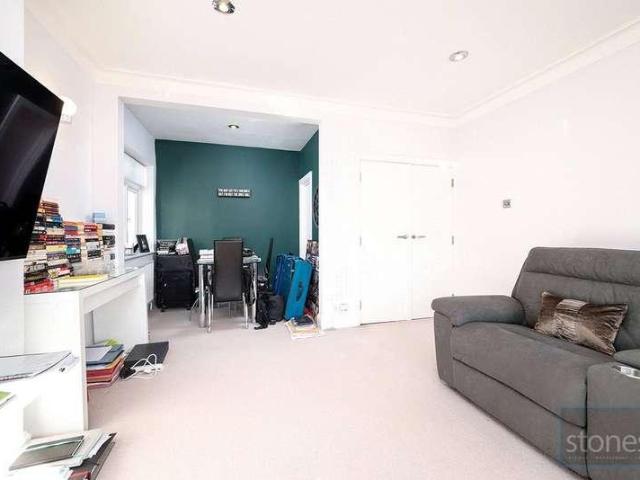 4 bed flat for sale