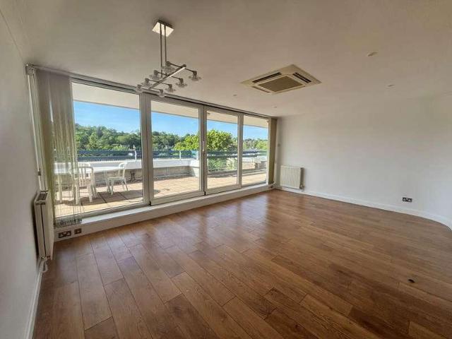 4 bed flat for sale