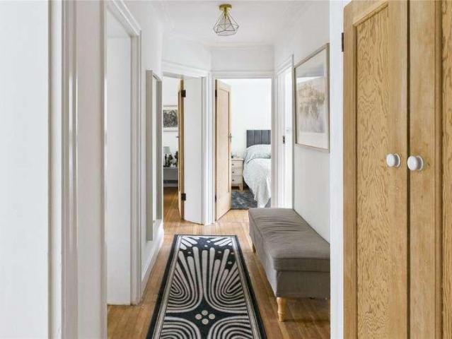 4 bed flat for sale