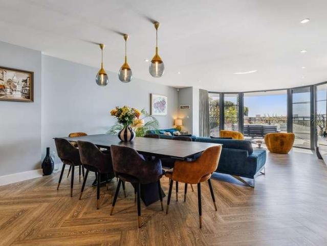 4 bed flat for sale