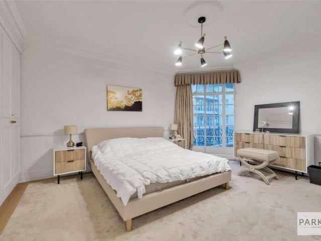 4 bed flat for sale