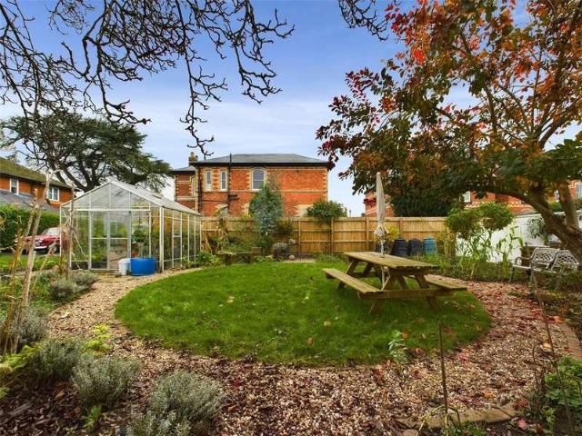 4 bed flat for sale
