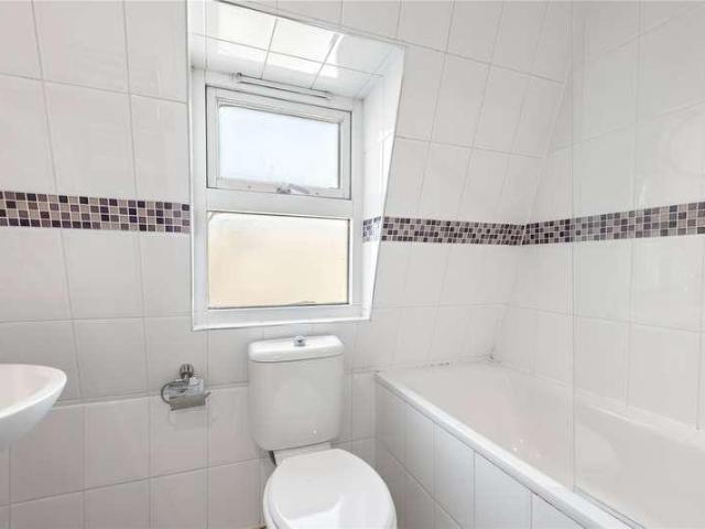 4 bed flat for sale