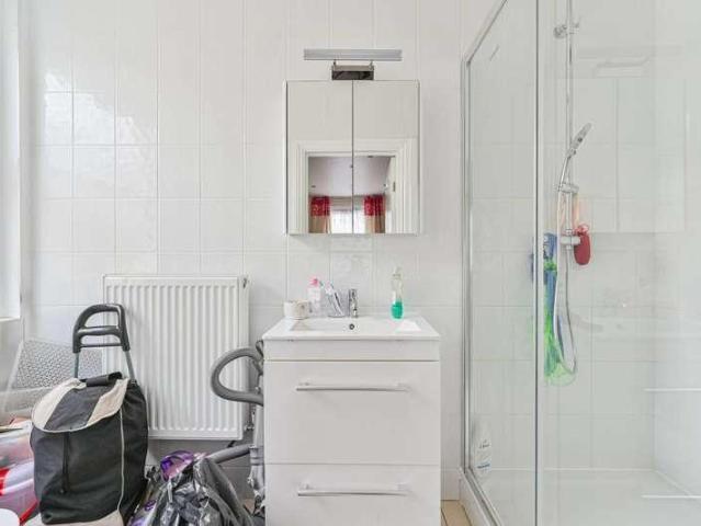 4 bed flat for sale