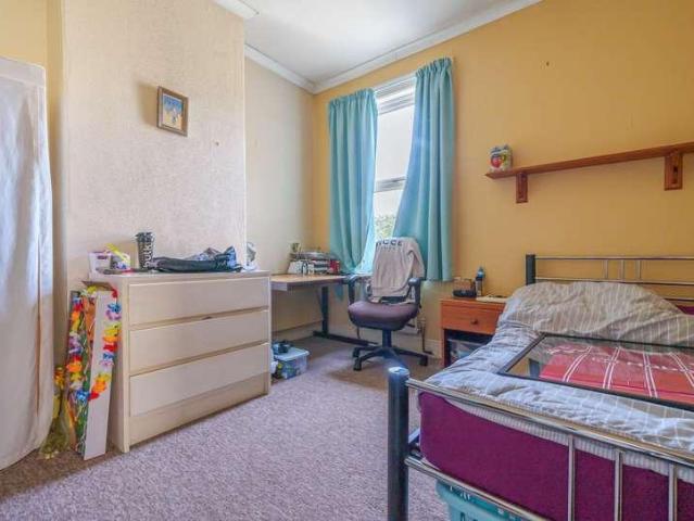 4 bed flat for sale