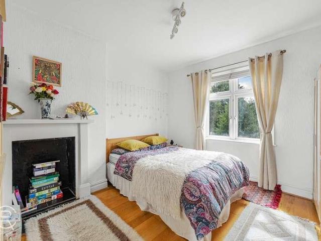 4 bed flat for sale