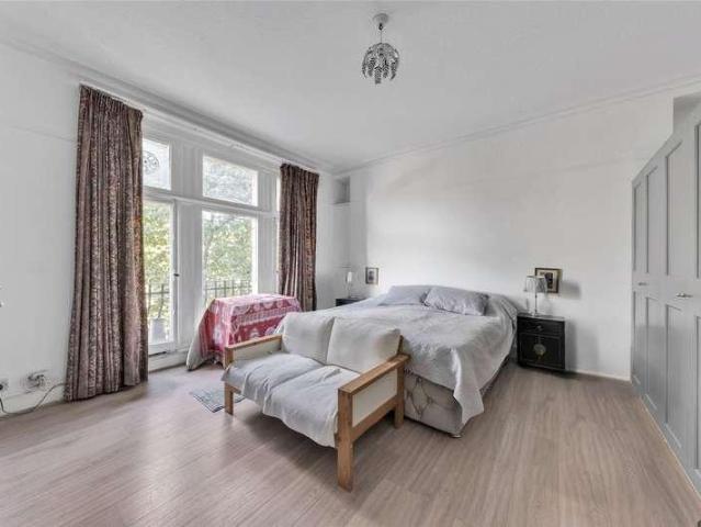 4 bed flat for sale