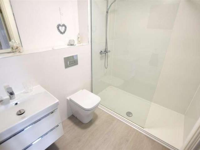 4 bed flat for sale