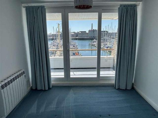 4 bed flat for sale