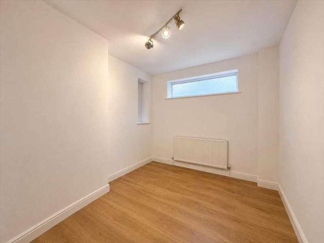 4 bed flat for sale