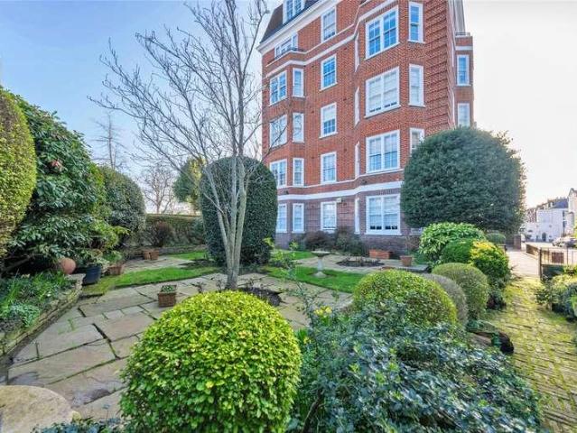4 bed flat for sale