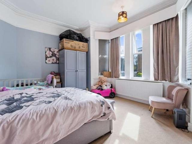 4 bed flat for sale