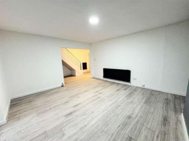 4 bed flat for sale