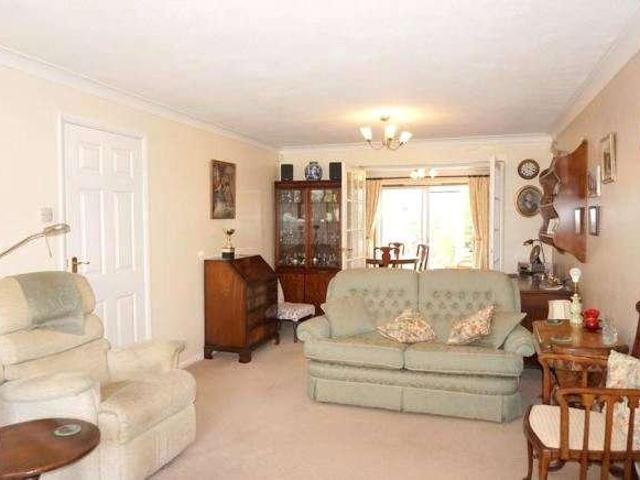 4 bed flat for sale