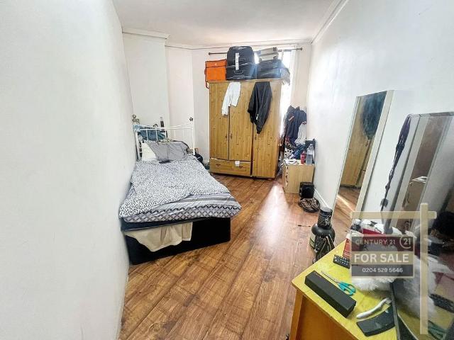 4 bed flat for sale