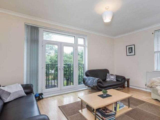 4 bed flat for sale