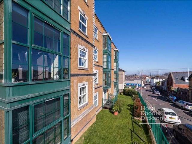4 bed flat for sale