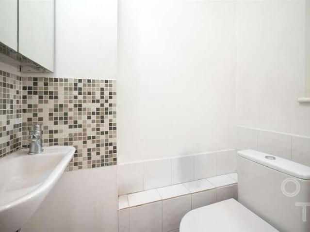 4 bed flat for sale