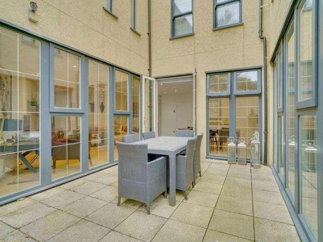 4 bed flat for sale