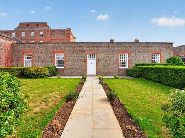 4 bed flat for sale