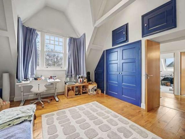 4 bed flat for sale