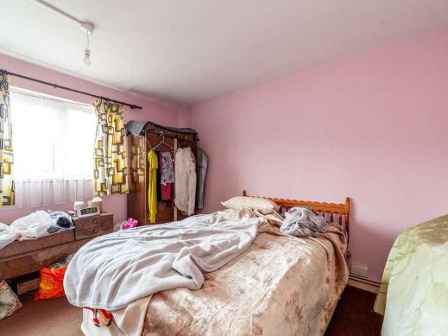 4 bed flat for sale
