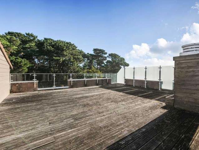 4 bed flat for sale