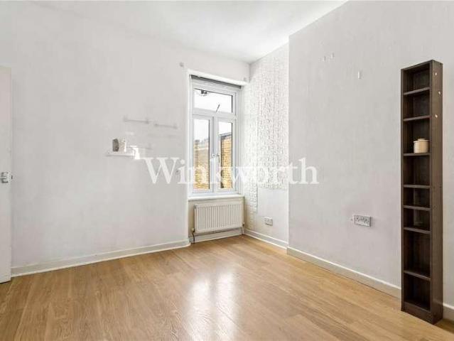4 bed flat for sale