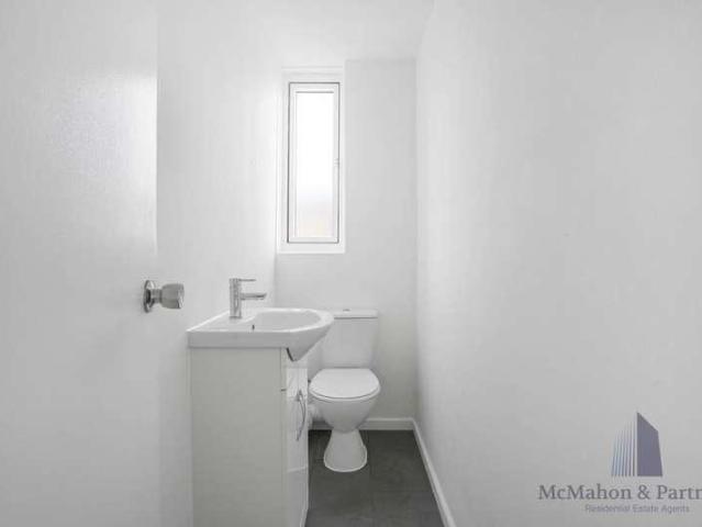 4 bed flat for sale