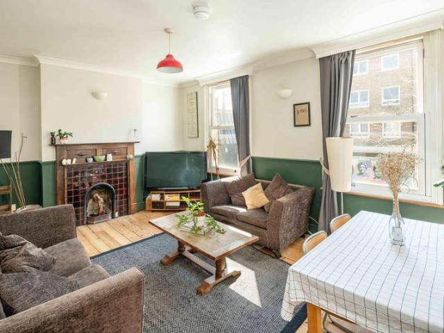 4 bed flat for sale