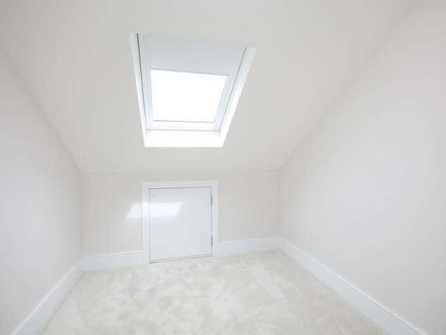 4 bed flat for sale