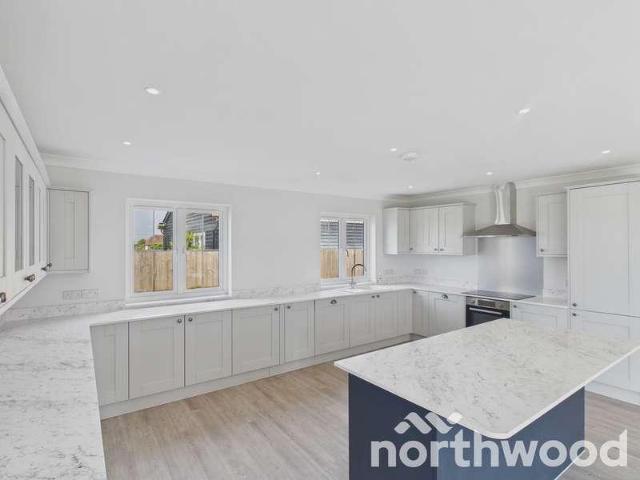 4 bed flat for sale