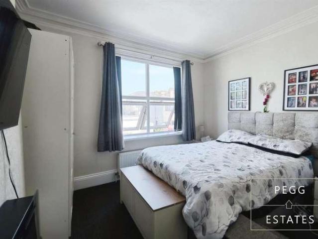 4 bed flat for sale