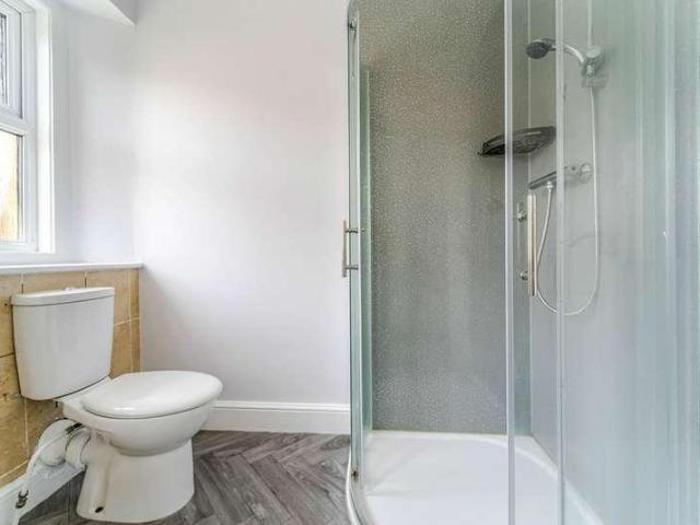4 bed flat for sale
