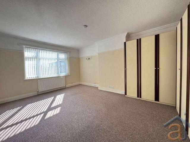 4 bed flat for sale